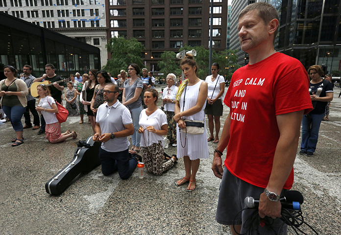 "Jesus in the Streets" procession - Photos - Chicago Catholic - Chicago ...
