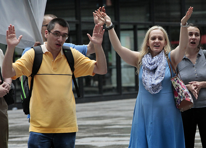 "Jesus in the Streets" procession - Photos - Chicago Catholic - Chicago ...