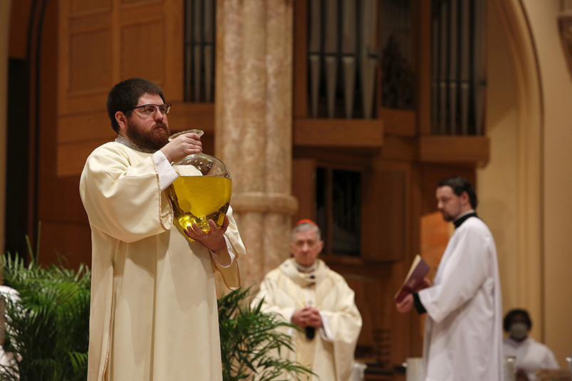 Cardinal blesses sacred oils during annual Chrism Mass - Photos ...