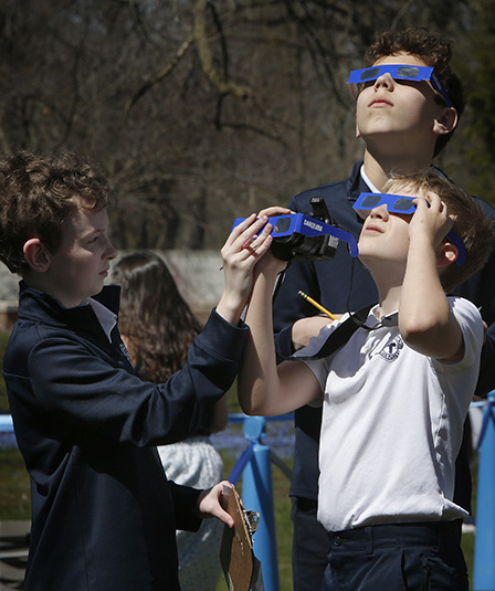 Students in Lake Forest focus on science of solar eclipse - Photos ...
