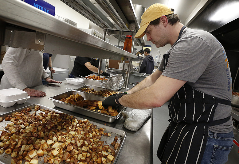 Fish fry raises money for local deacon ministry - Photos - Chicago ...