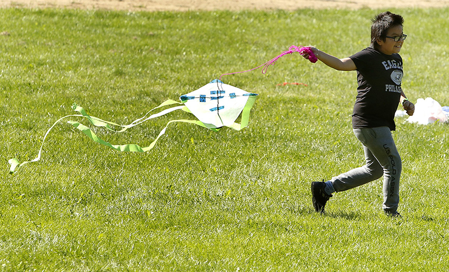 Kite festival unites St. Oscar Romero Parish - Photos - Chicago ...