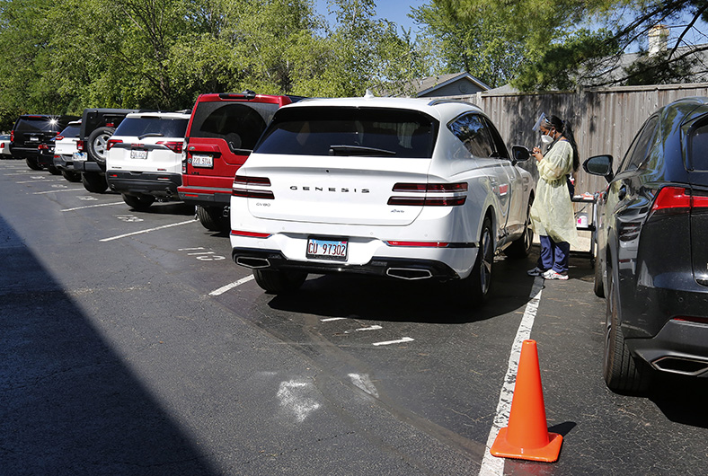 St. Viator High School hosts drive-thru vaccinations - Chicagoland ...