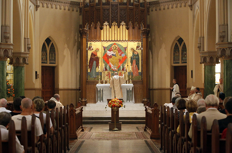 Appealing to need for unity, pope restores limits on pre-Vatican II ...